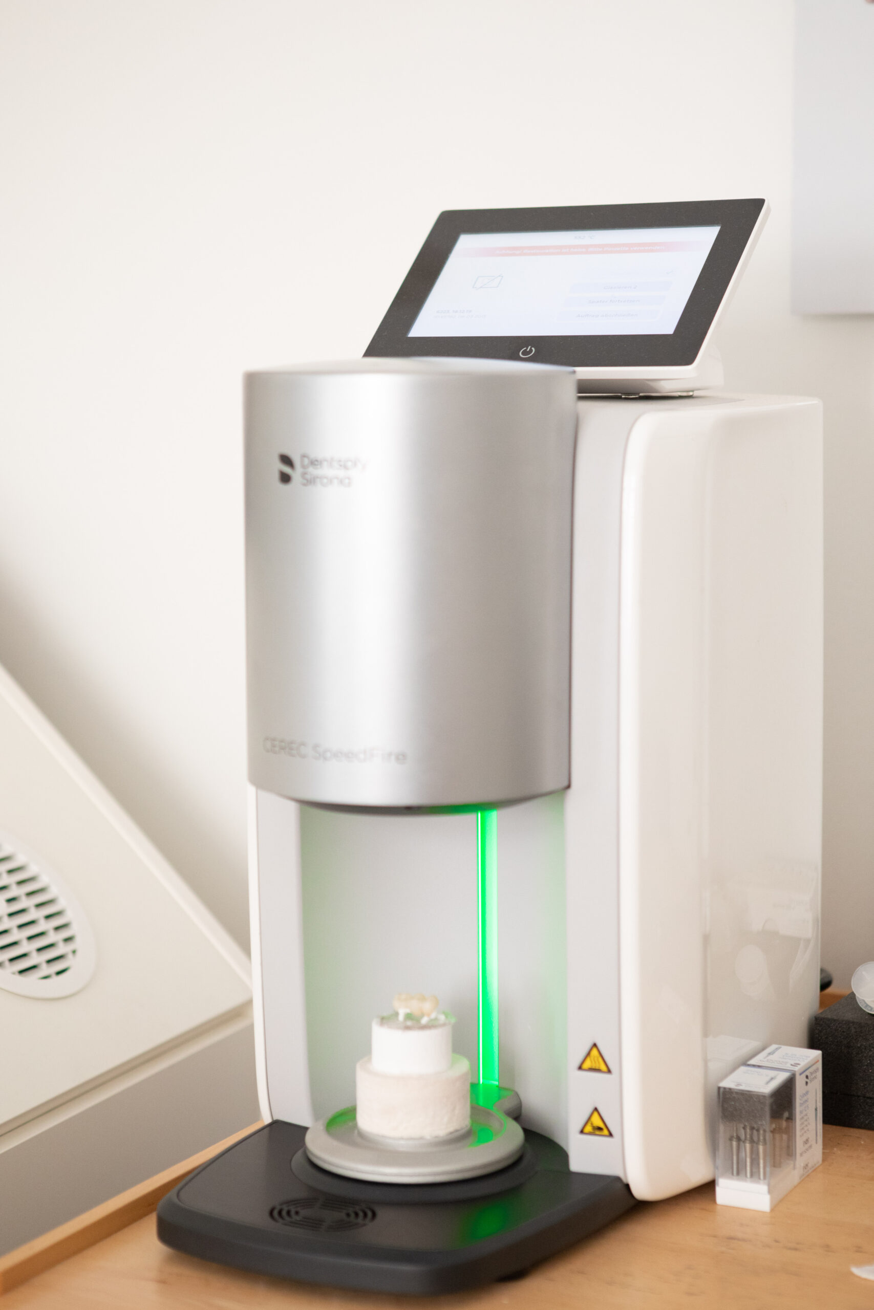 Cerec Zahnarzt Wien Kronen Veneers Inlays 06602062072